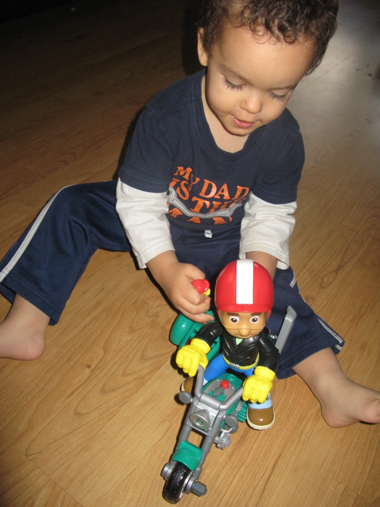 Holiday Gift Guide 2009: Handy Manny Fix-It Motorcycle Review - Rockin ...