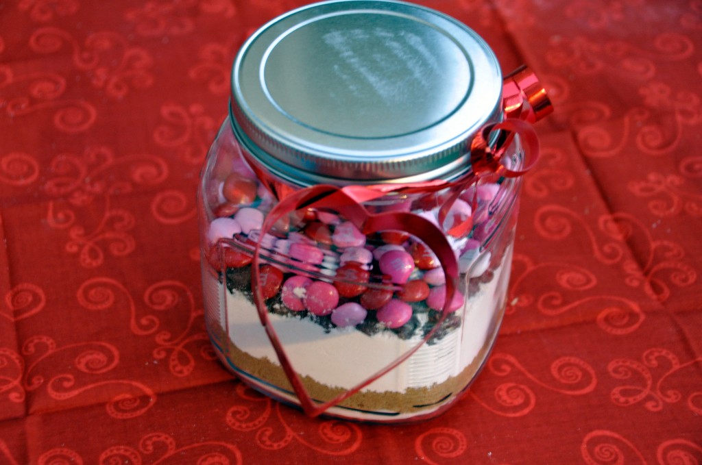 Valentine's Day Gift Idea: DIY Cookie Mixes In A Jar - Rockin Mama™