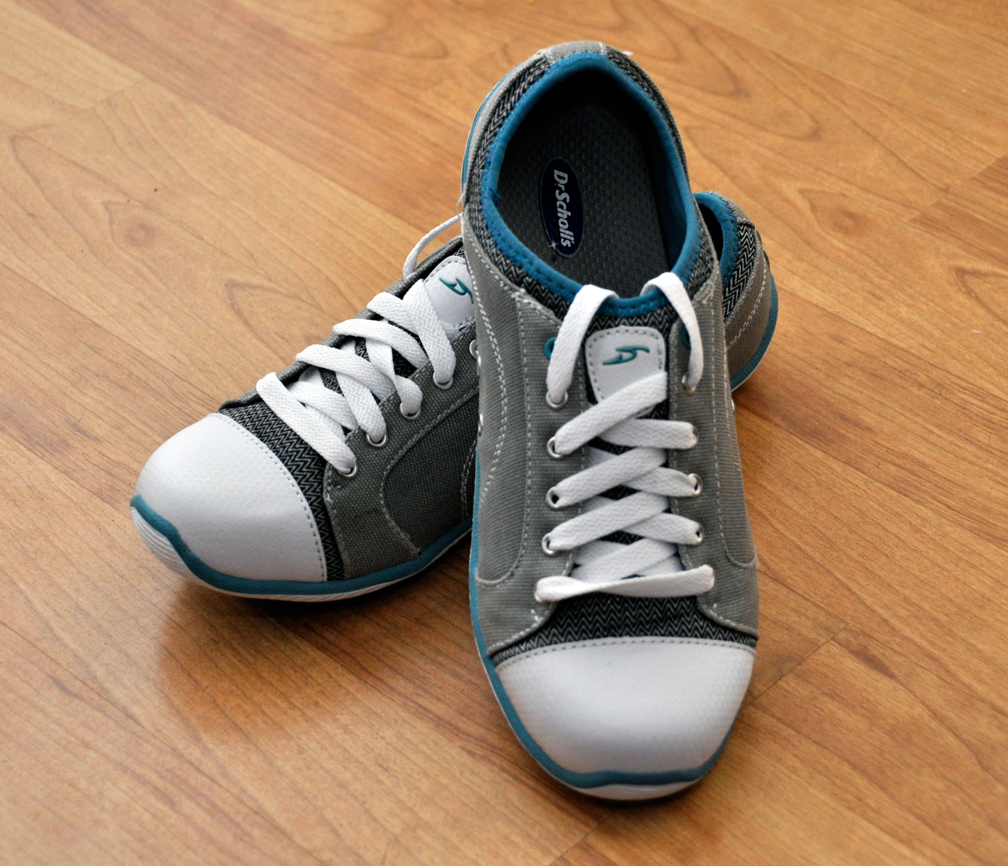 Sporting the Latest in Shoe Fasion from Dr. Scholl's - Rockin Mama™