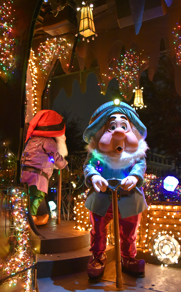 10 Things You Didn't Know About the Main Street Electrical Parade ...