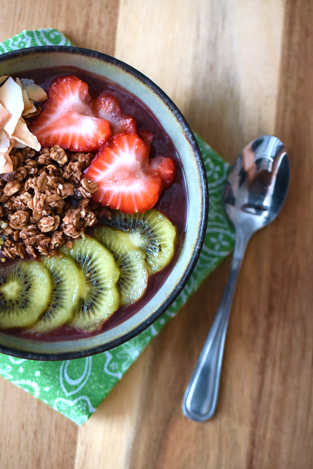Tropical Açaí Bowl - Rockin Mama™