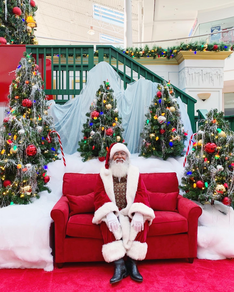 A Christmas Story at MainPlace Mall - Rockin Mama™